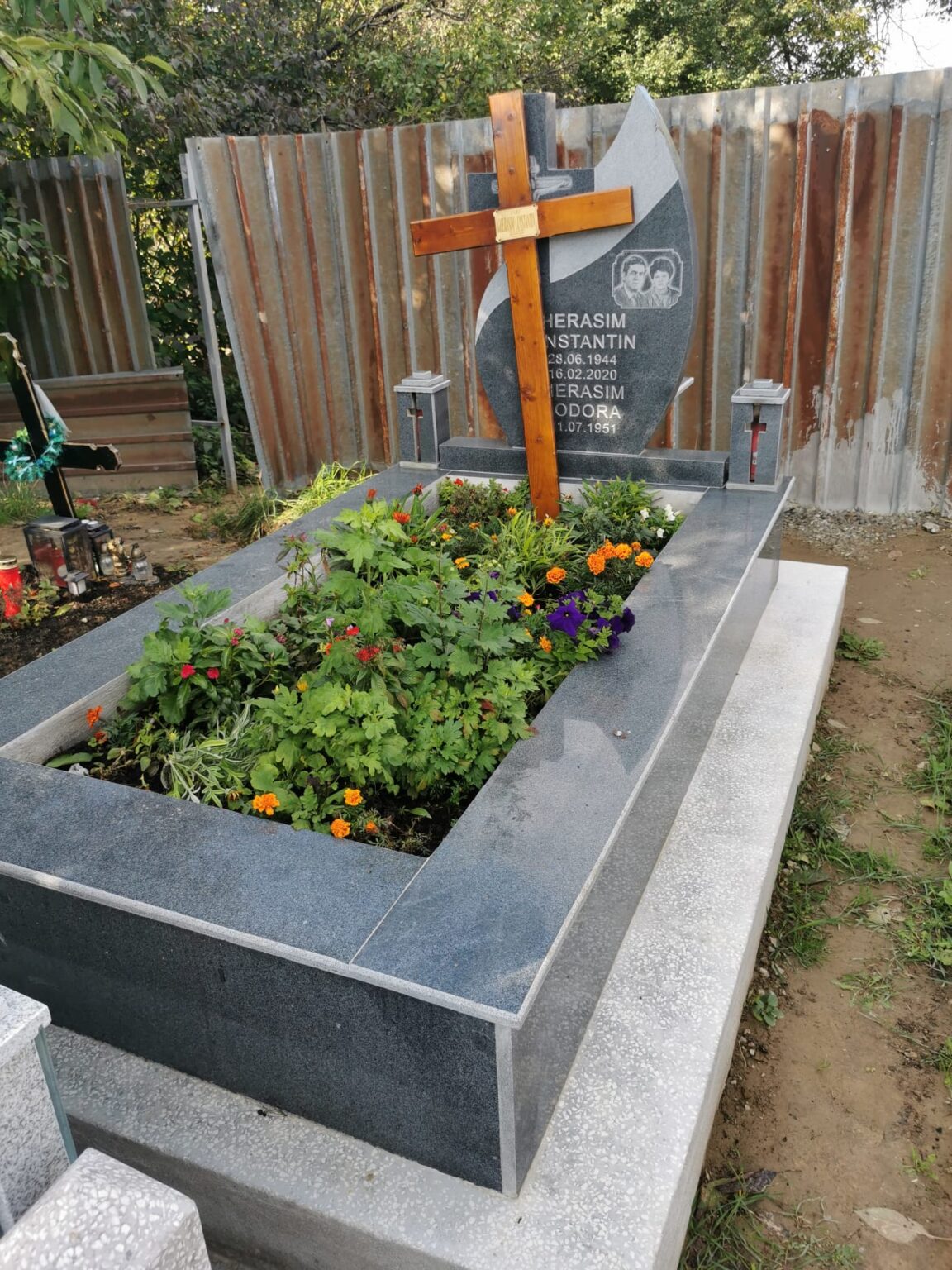 Monumente Funerare Botoșani – Monumente și Morminte – Lucrări Funerare ...